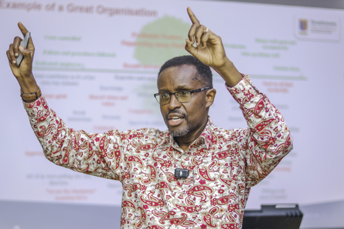 Dr Caesar Mwangi delivers a guest lecture for our MBA students | Wits ...